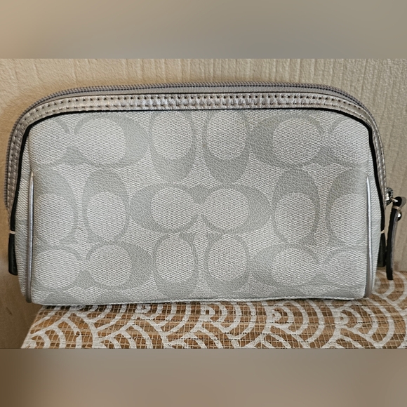 Coach | Bags | Coach Logo Signature Small Cosmetic Case Zipper Makeup ...